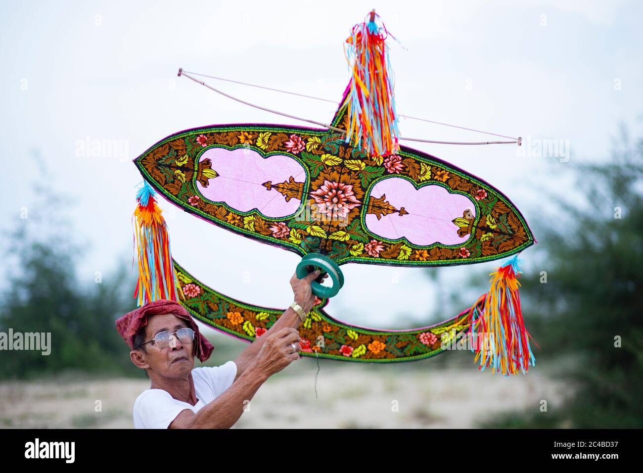 Portrait of the malaysia kite maker, Shafie Bin Jusoh Stock Photo - Alamy