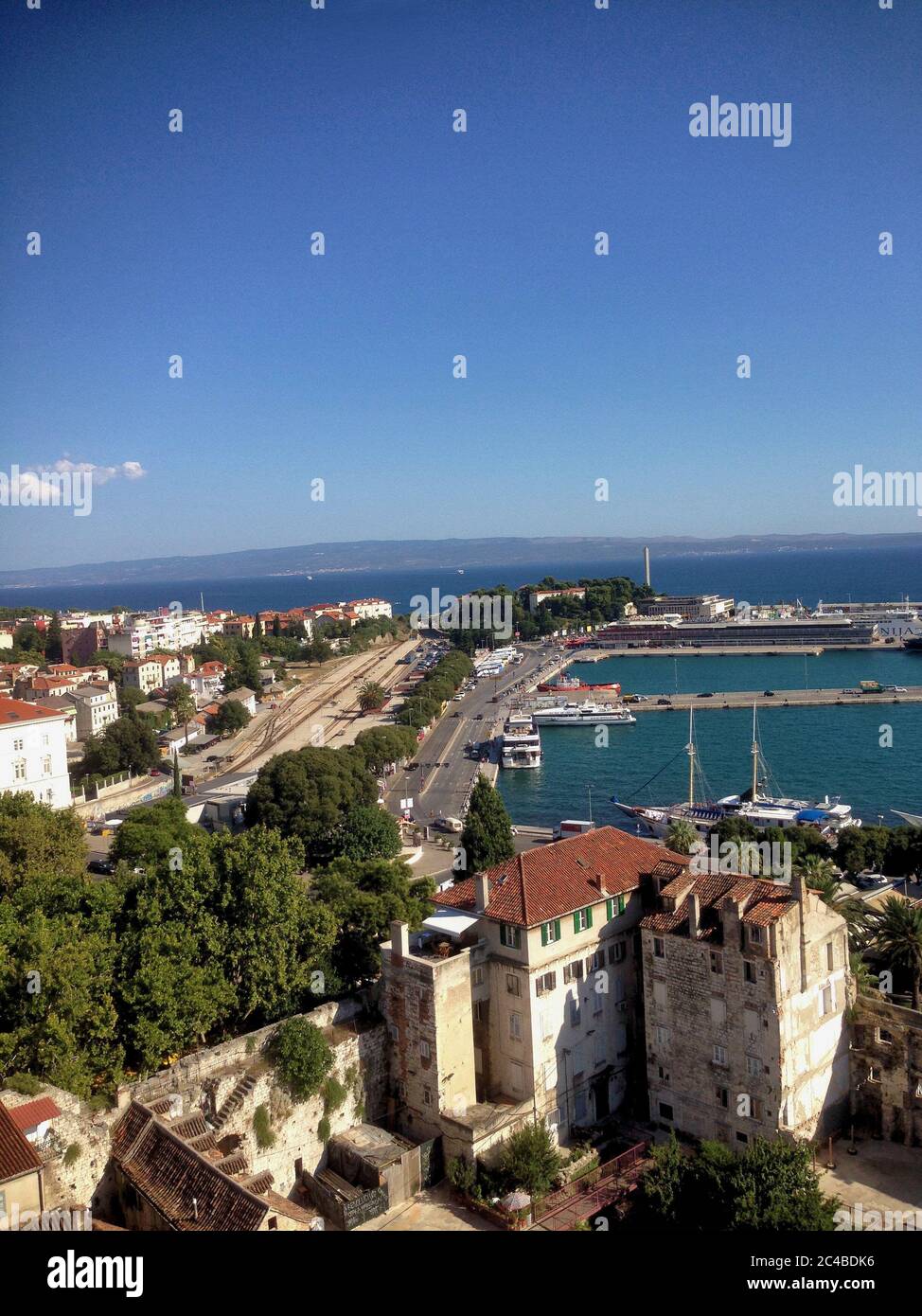 Split horizon hi-res stock photography and images - Alamy