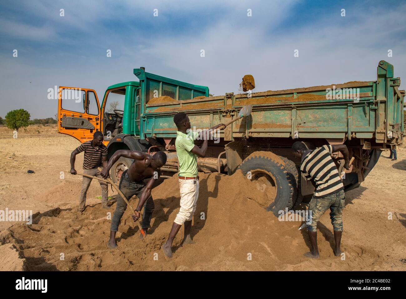 Workers loading earth in savanes province, togo Stock Photo - Alamy