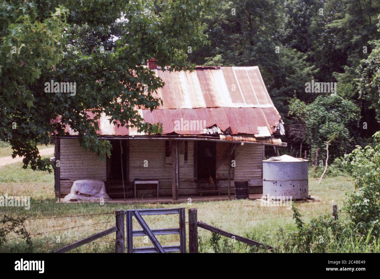 A poor person's home in Wakefield, Louisiana in 1980 Stock Photo - Alamy