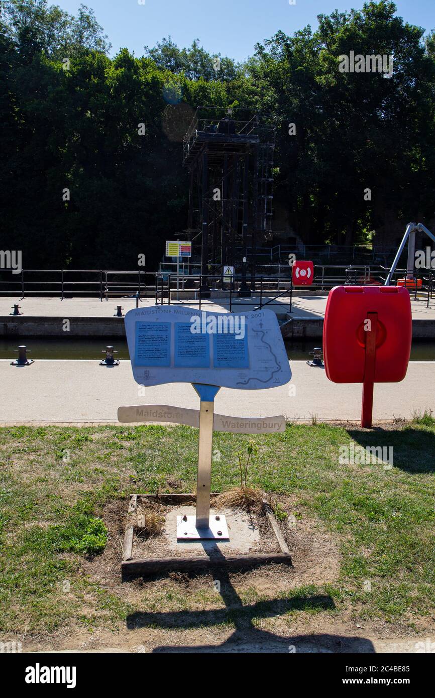 Sign showing Maidstone Millennium River Park. Teston Bridge Country ...