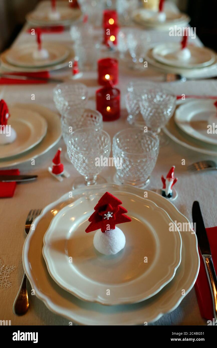 Setting festival dinner table hi-res stock photography and images - Alamy