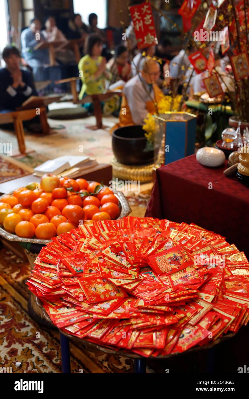 Hongbao hi-res stock photography and images - Alamy