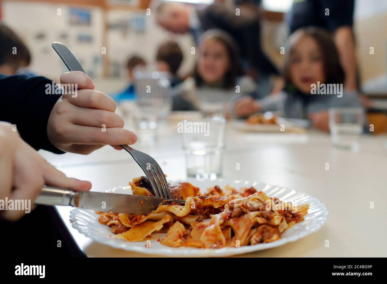 School lunch canteen france hi-res stock photography and images - Alamy