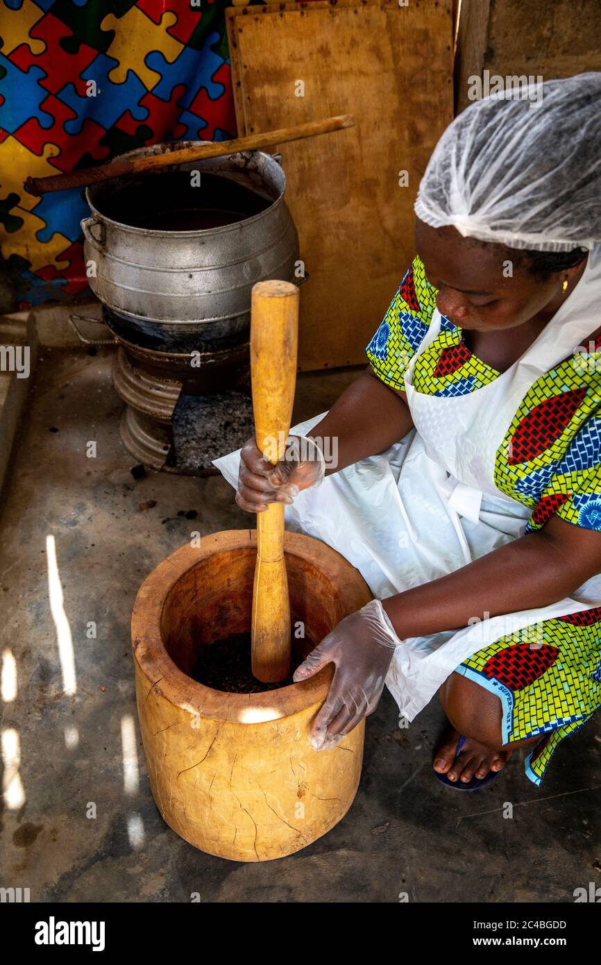 Cocoa processing hi-res stock photography and images - Alamy