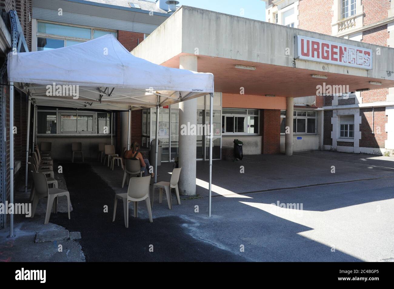 Hospital emergency room exterior hi-res stock photography and images ...