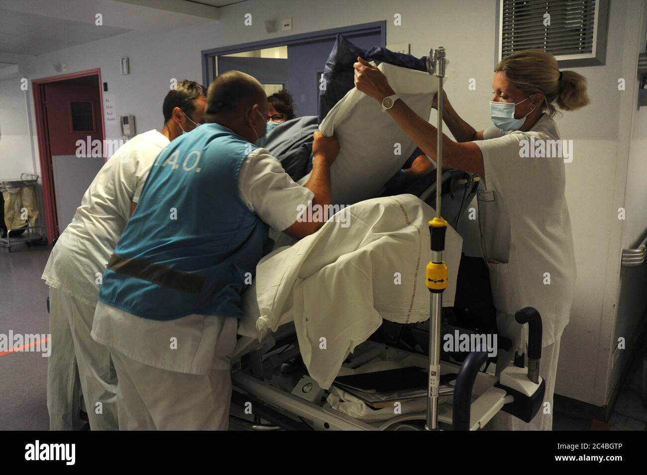 Management of a patient in the emergency department. Presence of ...