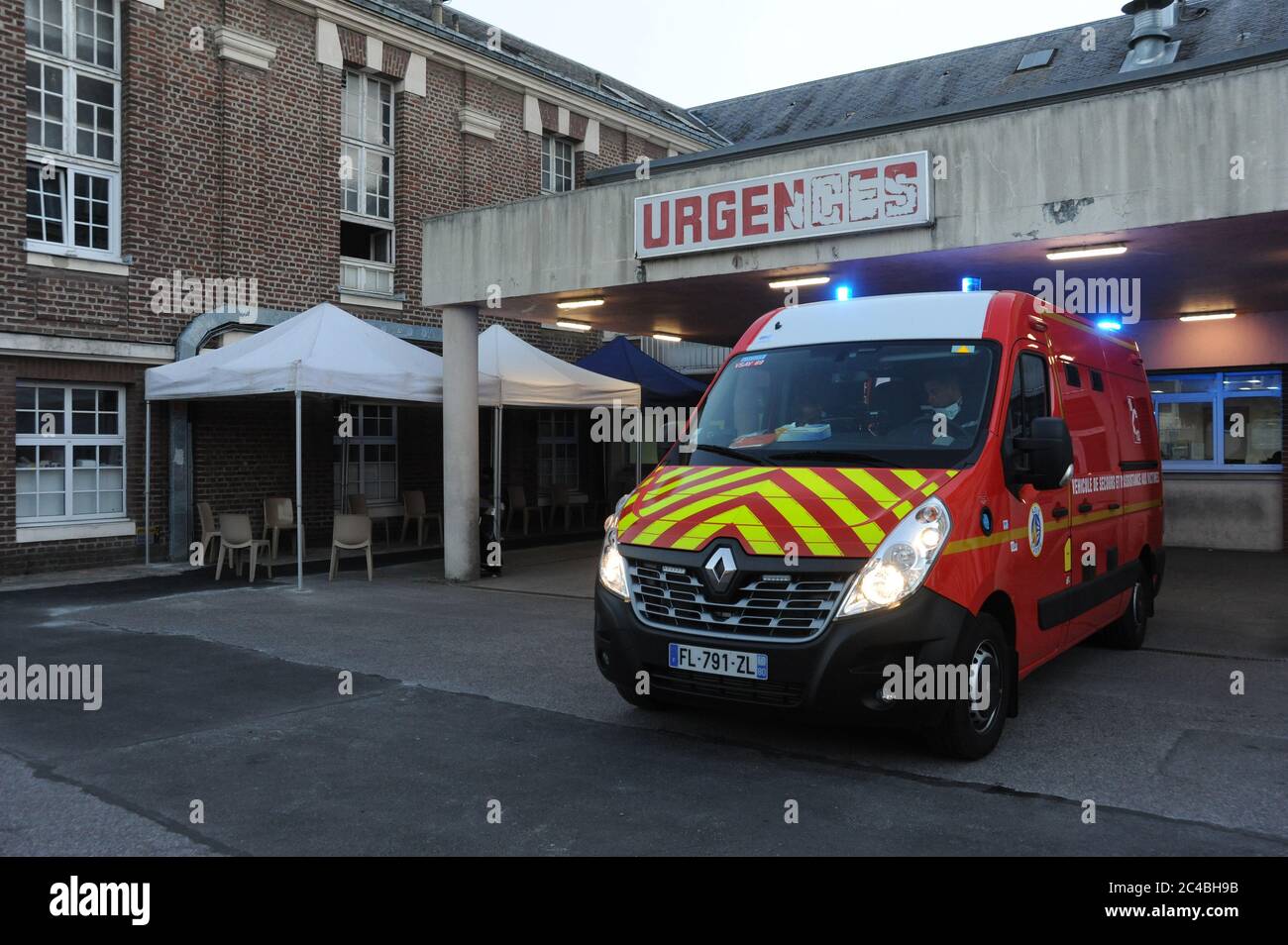 Support by the firemen of the department 80 and the teams of the SMUR ...