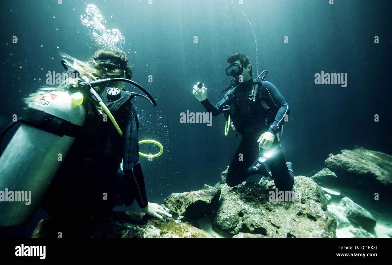 Two horizontal cylinders hi-res stock photography and images - Alamy