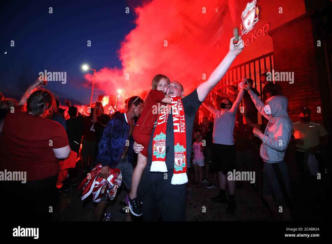 Liverpool fans celebrate outside Anfield, Liverpool Stock Photo - Alamy