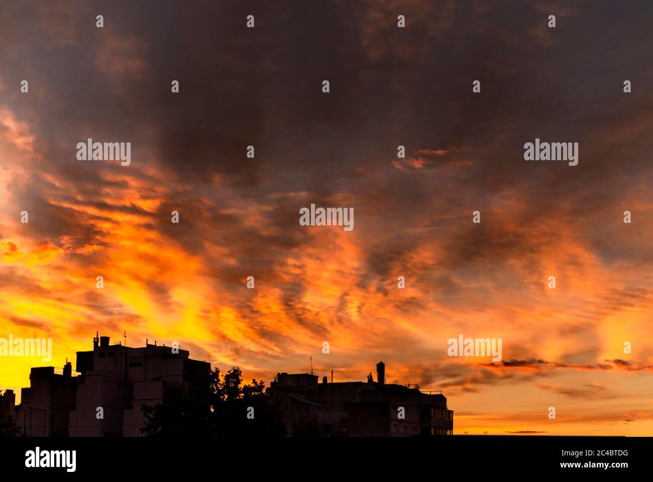 Shady buildings hi-res stock photography and images - Alamy