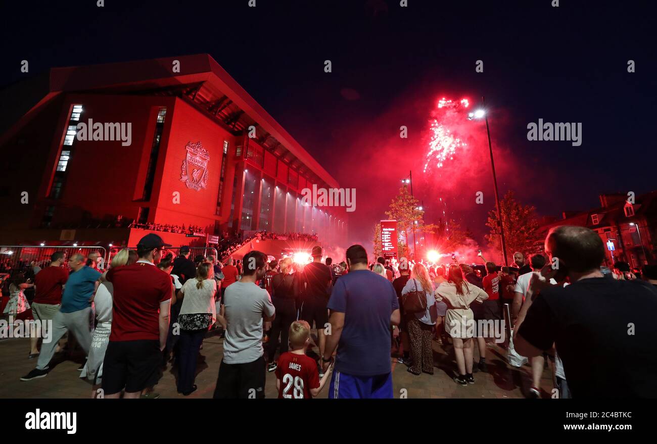 Liverpool fans celebrate outside Anfield, Liverpool Stock Photo - Alamy