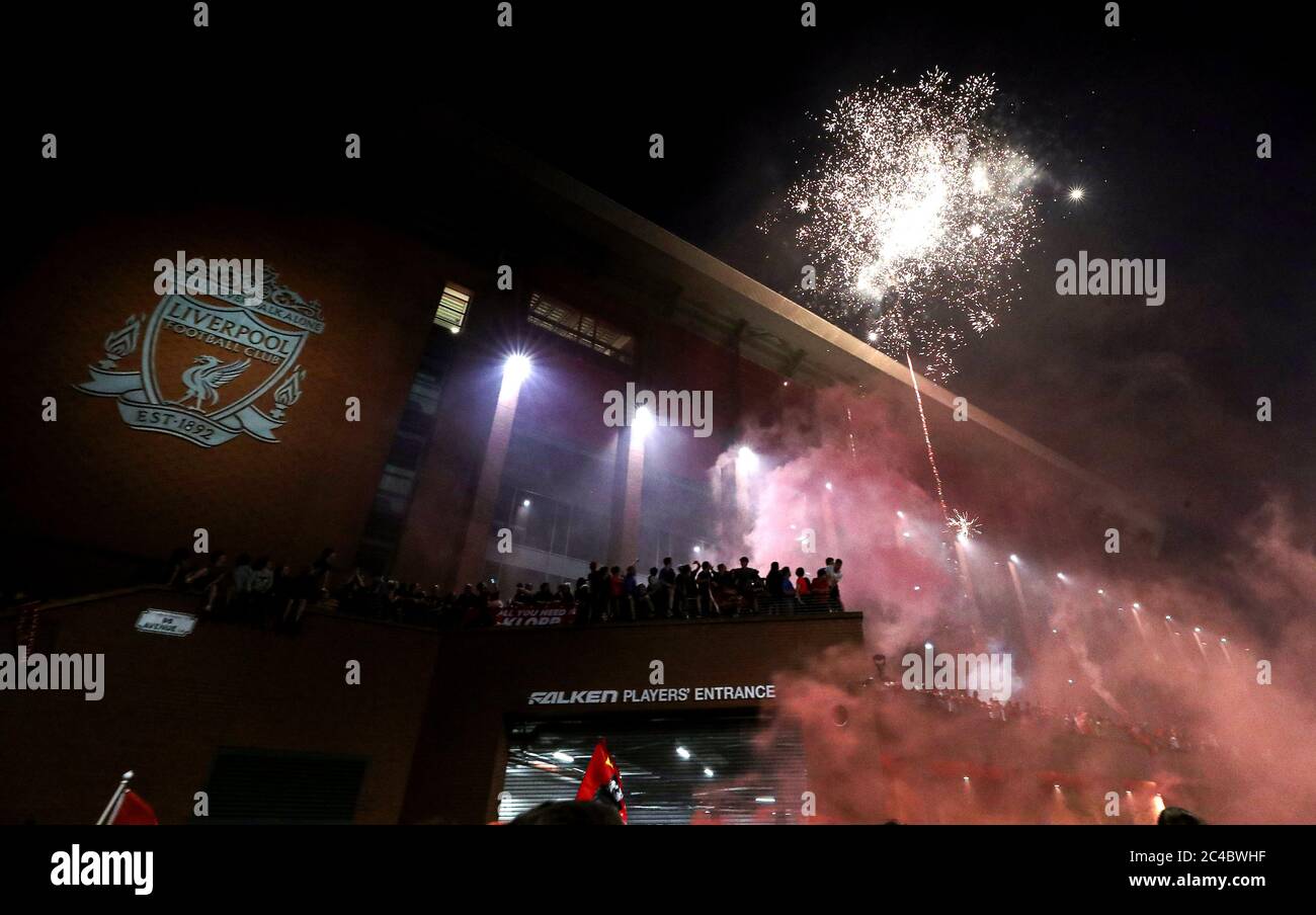 Liverpool fans celebrate outside Anfield, Liverpool Stock Photo - Alamy