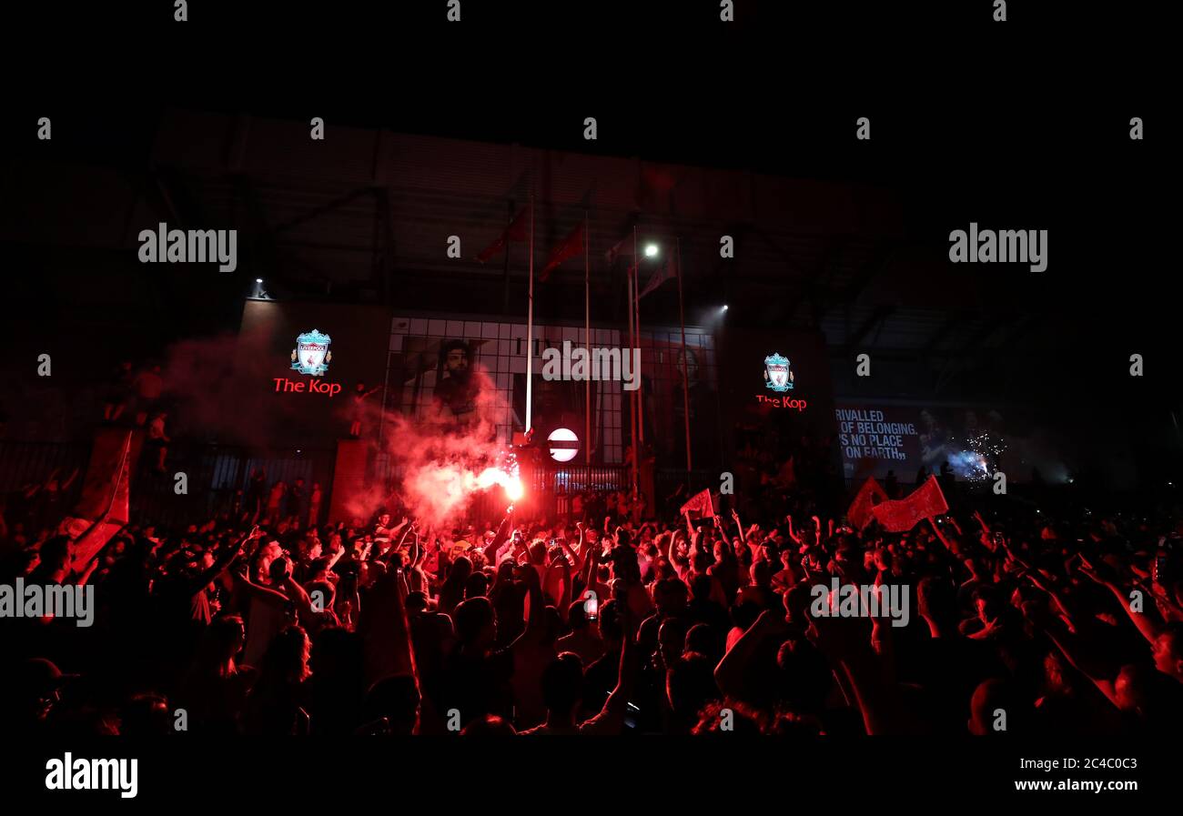 Liverpool fans celebrate outside Anfield, Liverpool Stock Photo - Alamy