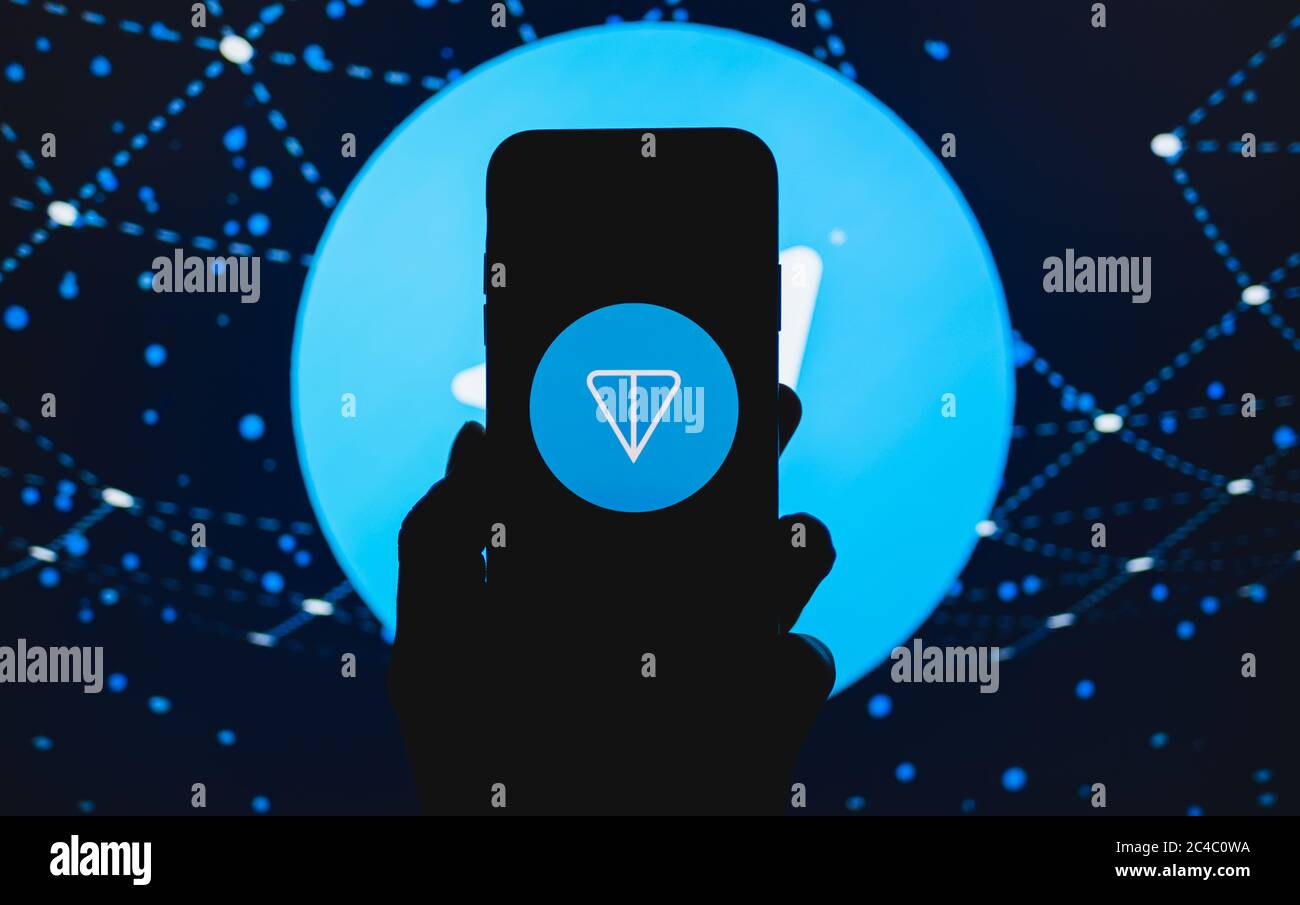 TON logo on the smartphone screen Stock Photo - Alamy