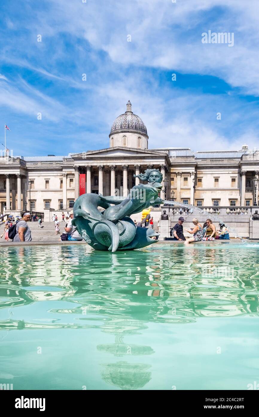 Trafalgar Square and the National Gallery on a sunny summer day Stock ...