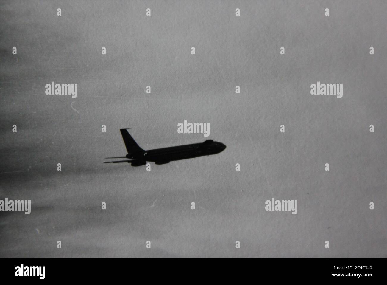 Jumbo jet flying picturesque hi-res stock photography and images - Alamy
