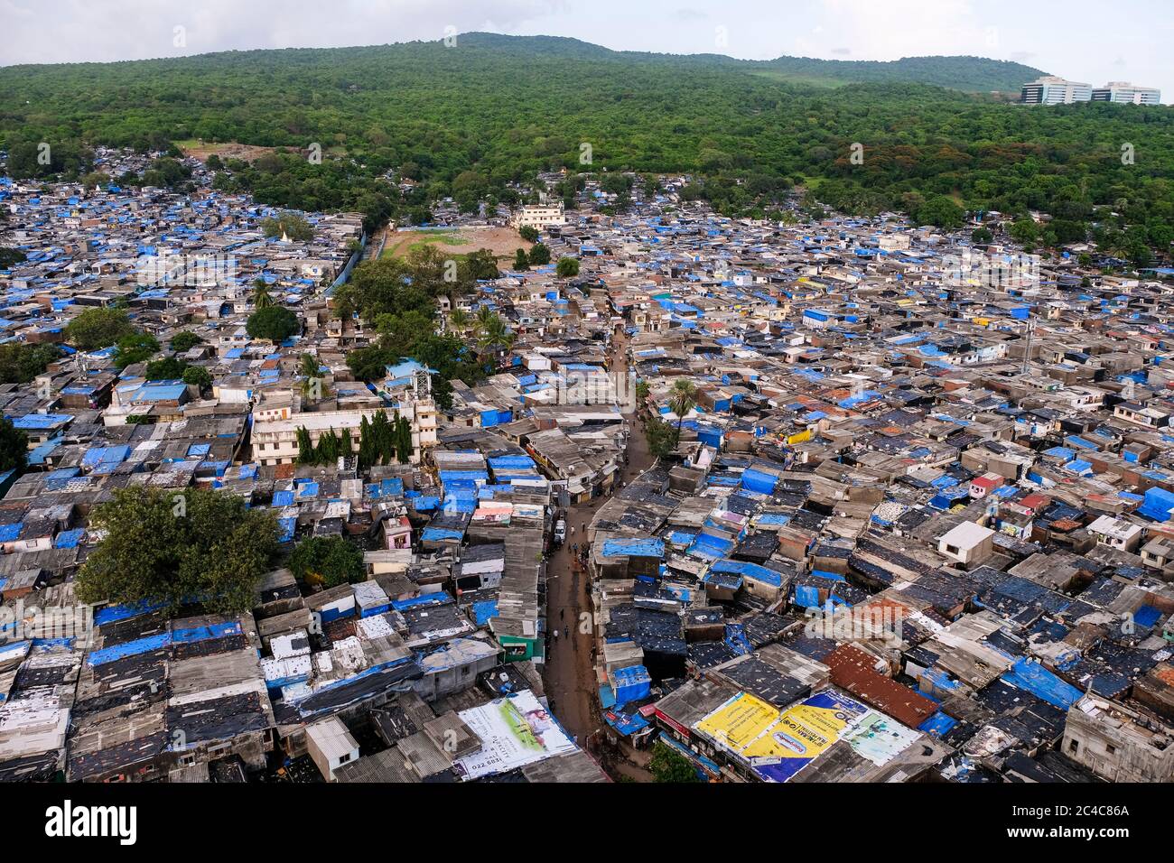 Aerial mumbai slums hi-res stock photography and images - Alamy