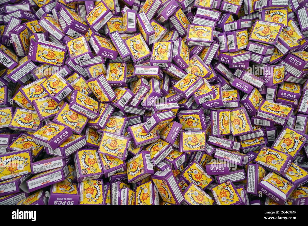 Pop pop snappers hi-res stock photography and images - Alamy