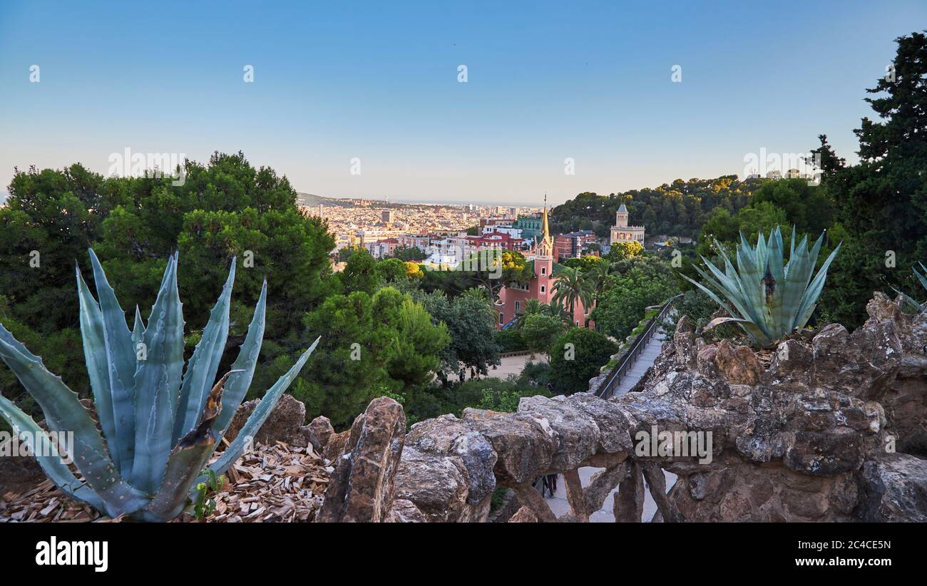 The gardens of Antoni Gaudi's Park Güell, Barcelona Stock Photo - Alamy