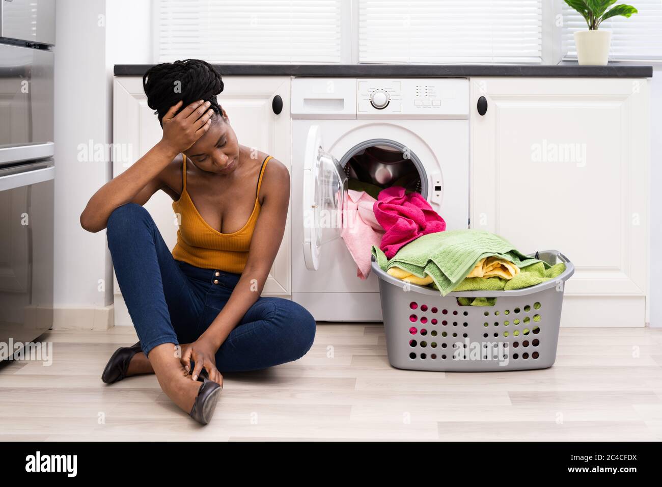 Washing Machine Distressed Sad Frustrated African Woman Stock Photo - Alamy