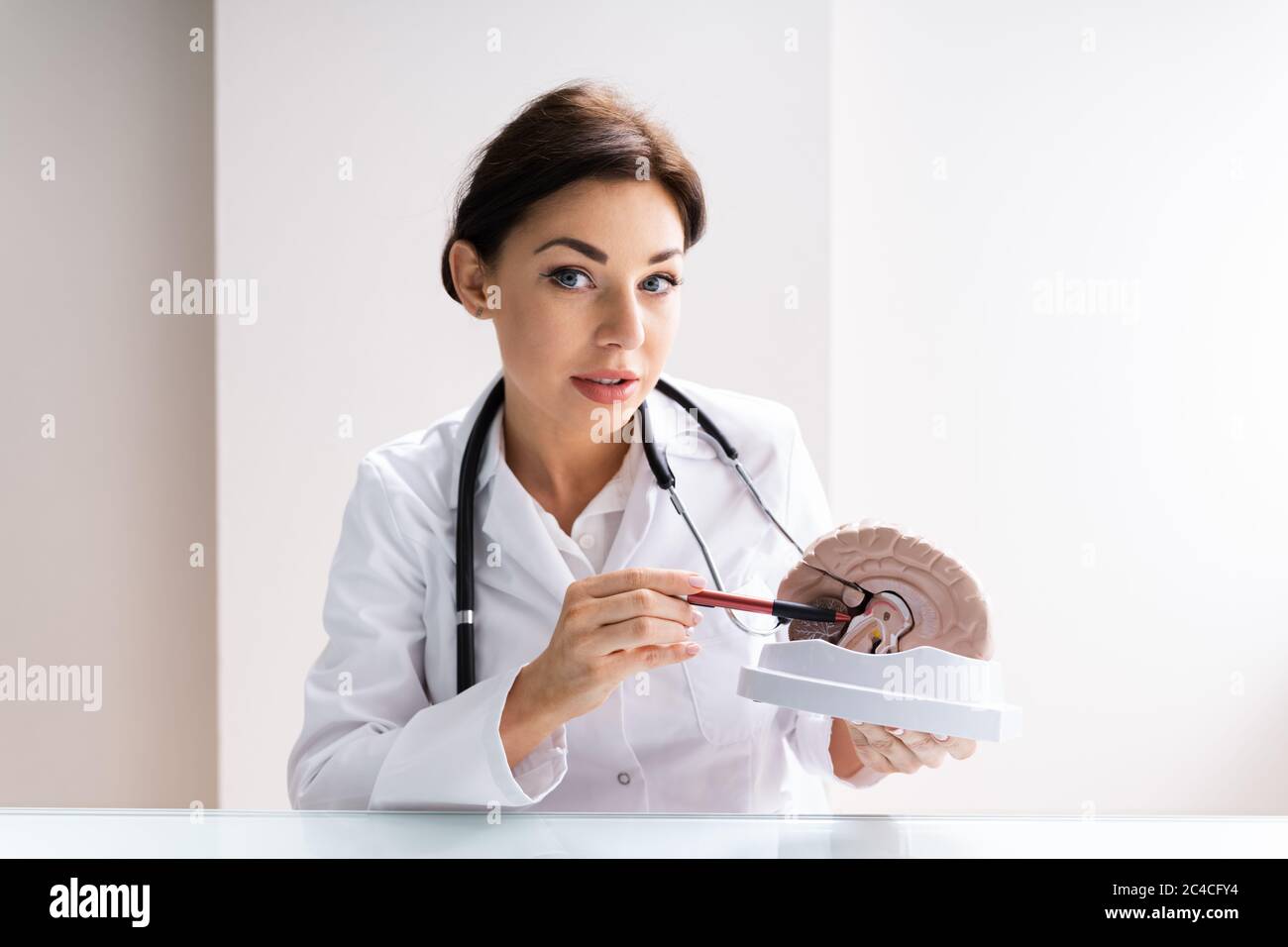 Brain Surgeon Or Neurologist Doctor Explaining To Patient Stock Photo ...