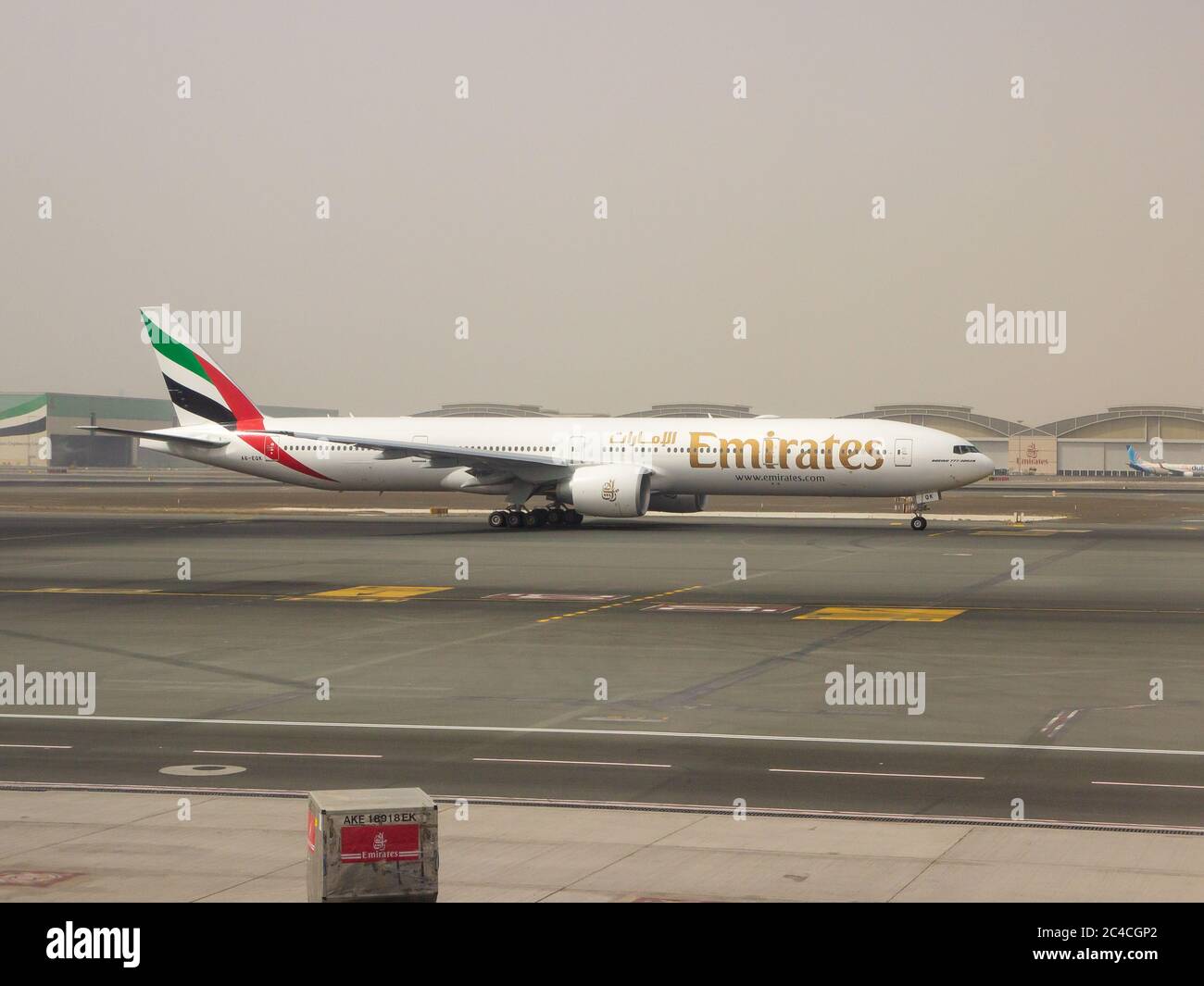 Boeing 737 Emirates at Emirates terminal in Dubai Stock Photo - Alamy