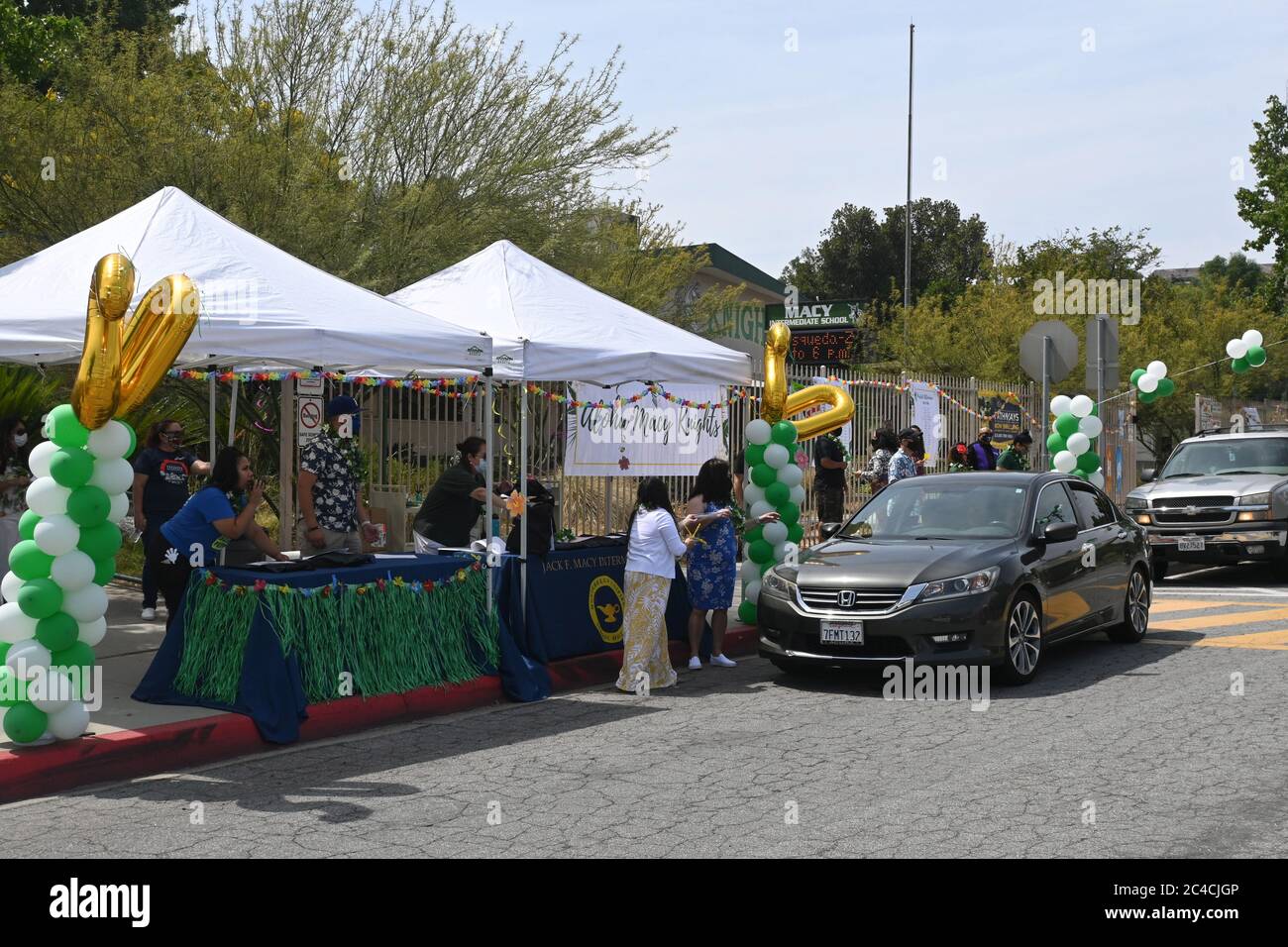 Drive thru graduation hi-res stock photography and images - Alamy