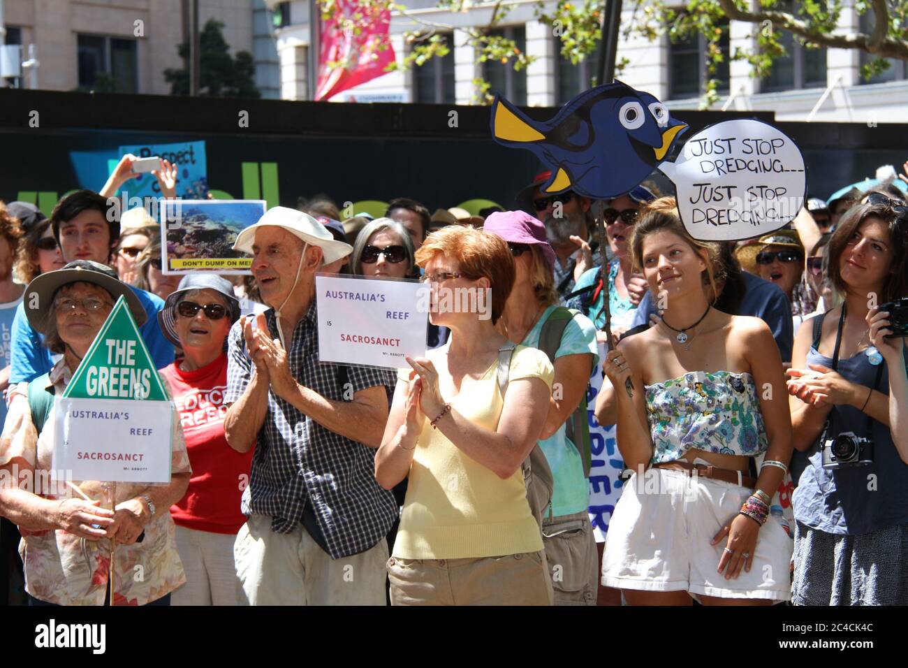 Protesters rally outside Sydney Town Hall to save the Great Barrier ...