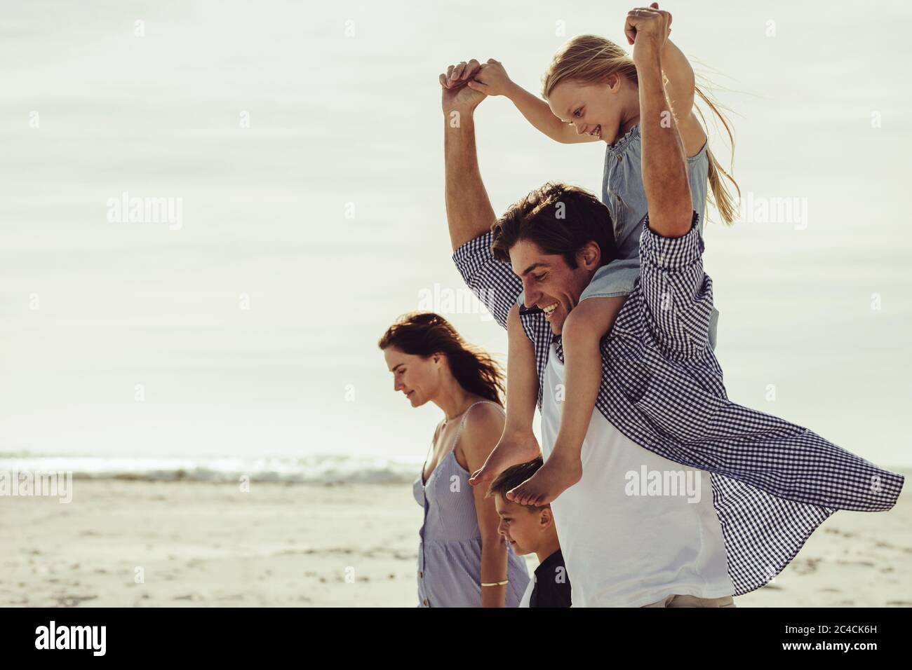 Father giving daughter shoulder ride hi-res stock photography and ...