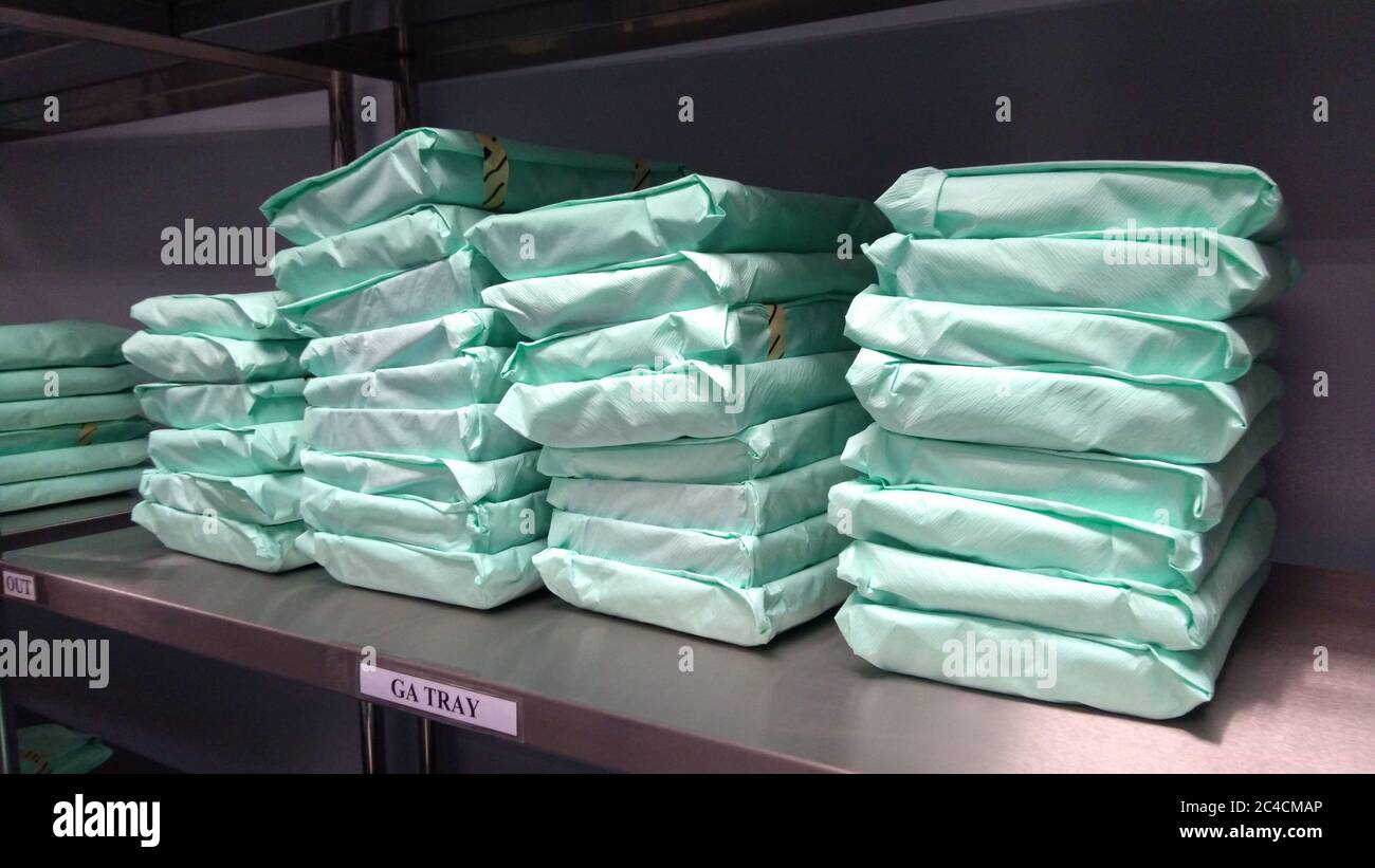 Wrapped surgical instruments hi-res stock photography and images - Alamy