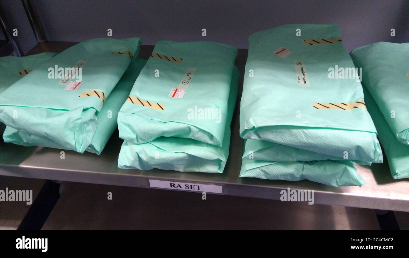 Wrapped surgical instruments hi-res stock photography and images - Alamy