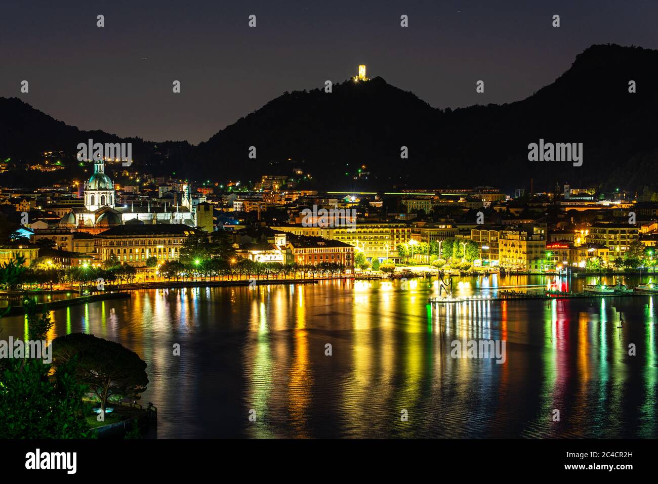 Buildings lake como night hi-res stock photography and images - Alamy