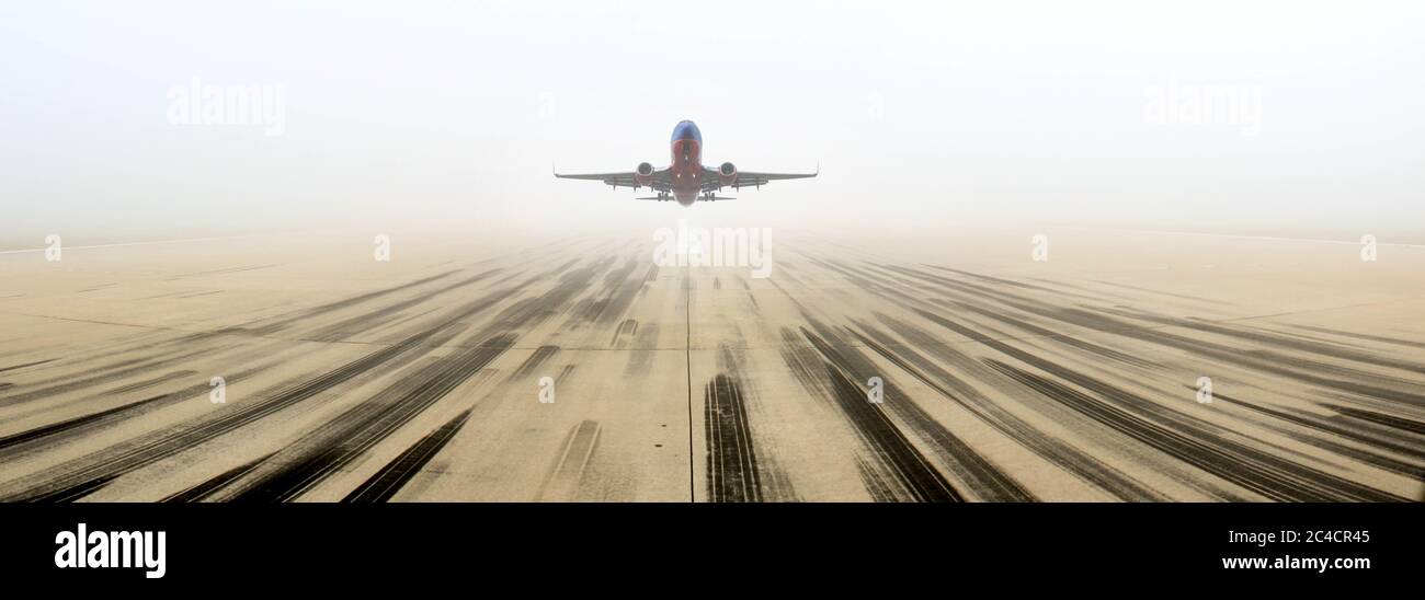 Runway visual range hi-res stock photography and images - Alamy