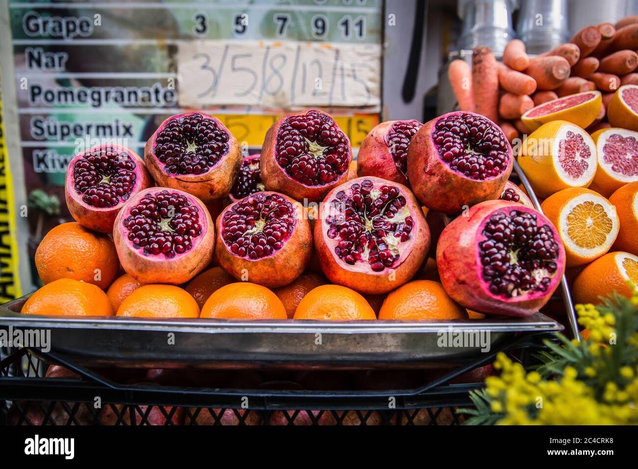 Stand selling vegetable carrots hi-res stock photography and images - Alamy