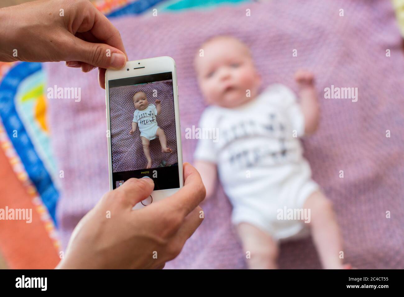Baby photos mobile phone hi-res stock photography and images - Alamy
