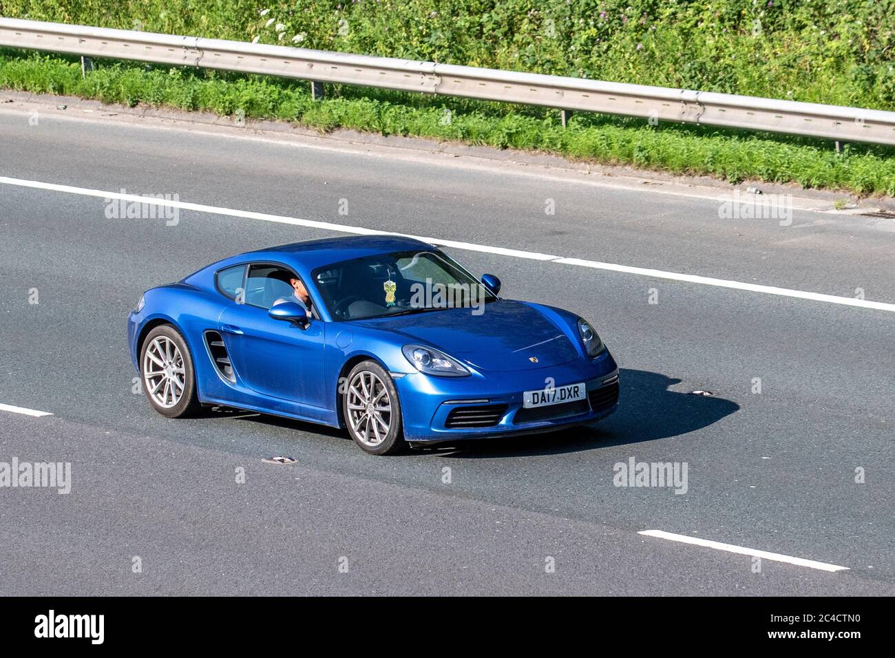 Porsche side view isolated hi-res stock photography and images - Alamy