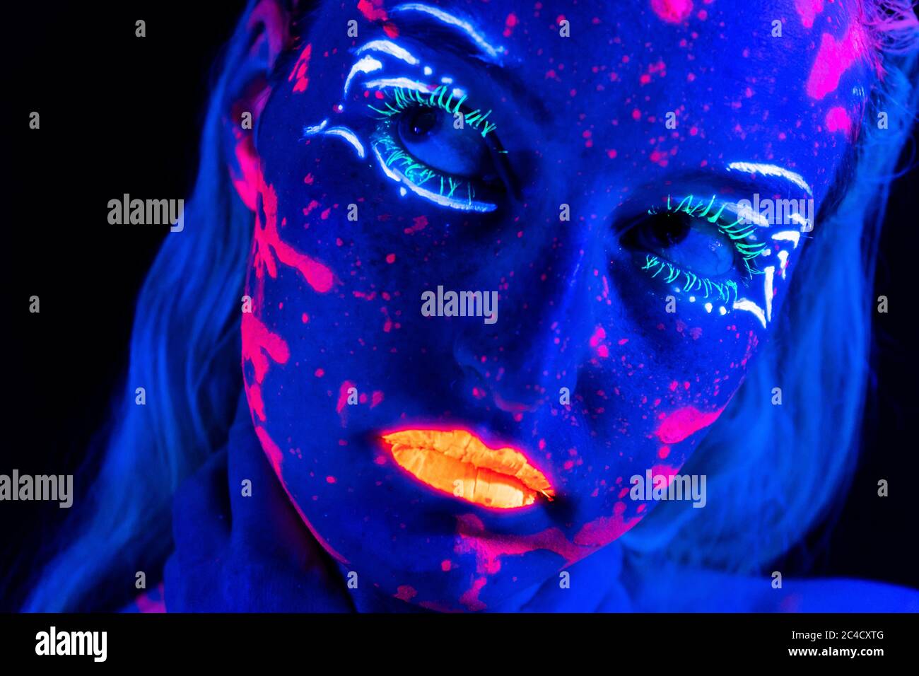 Neon face hi-res stock photography and images - Alamy