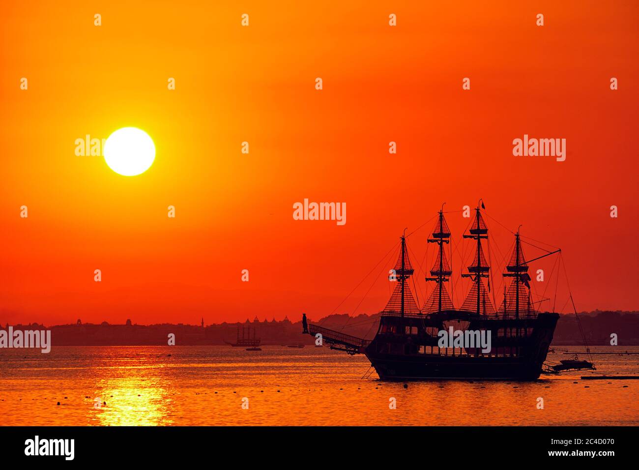 Sea bright sunset boat hi-res stock photography and images - Alamy
