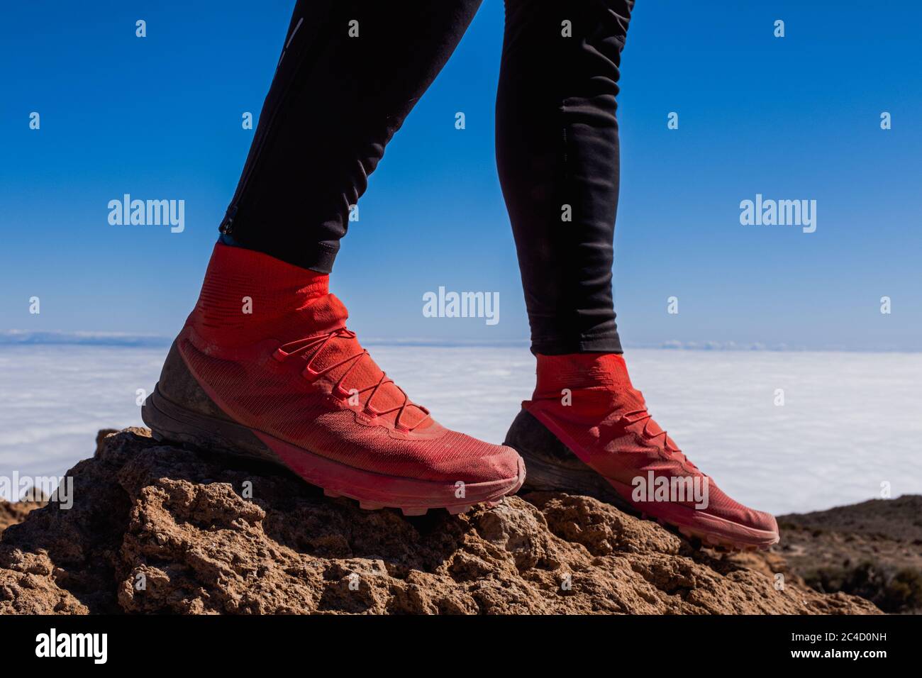 Runner on cliff edge hi-res stock photography and images - Alamy