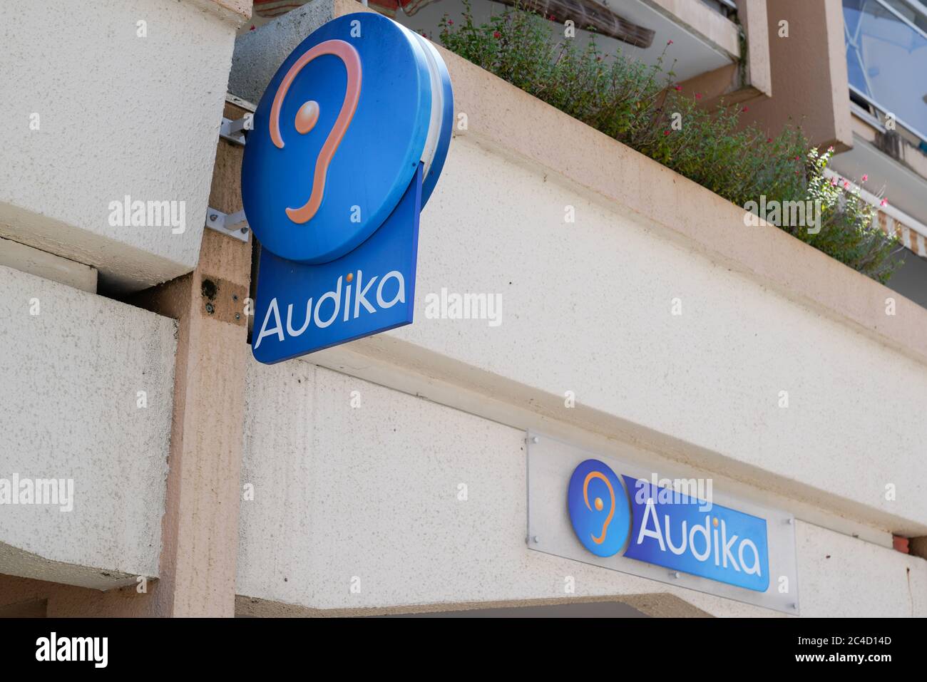 Audika logo hi-res stock photography and images - Alamy