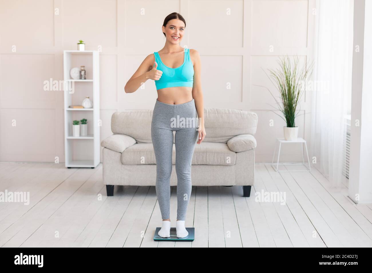 Thumb on the scales hi-res stock photography and images - Alamy