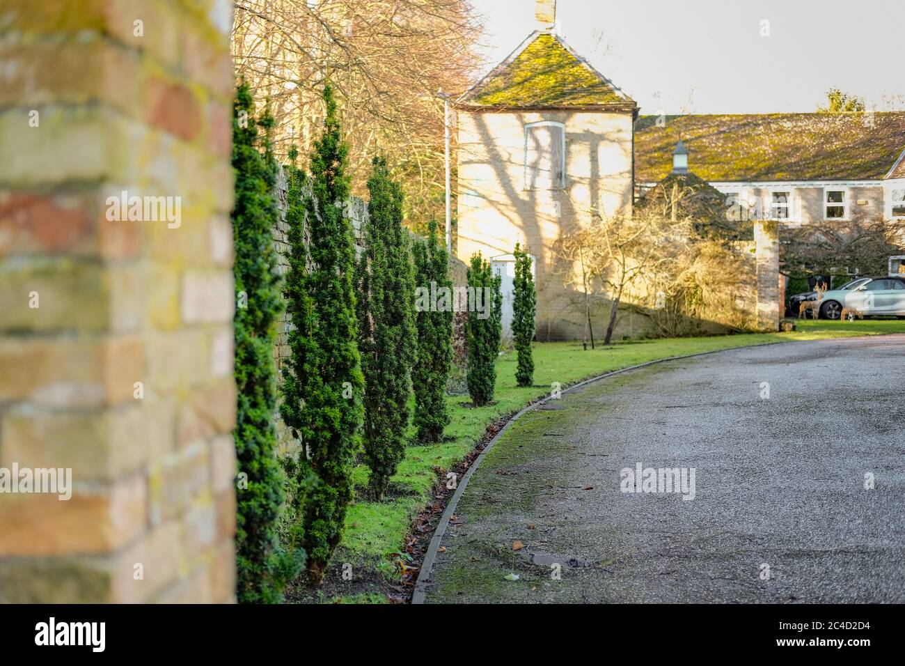 Detached house garage large driveway hi-res stock photography and ...