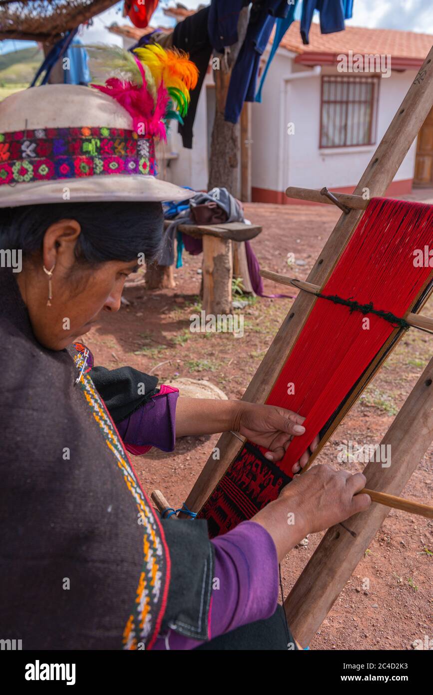 Woman loom weaver hi-res stock photography and images - Alamy