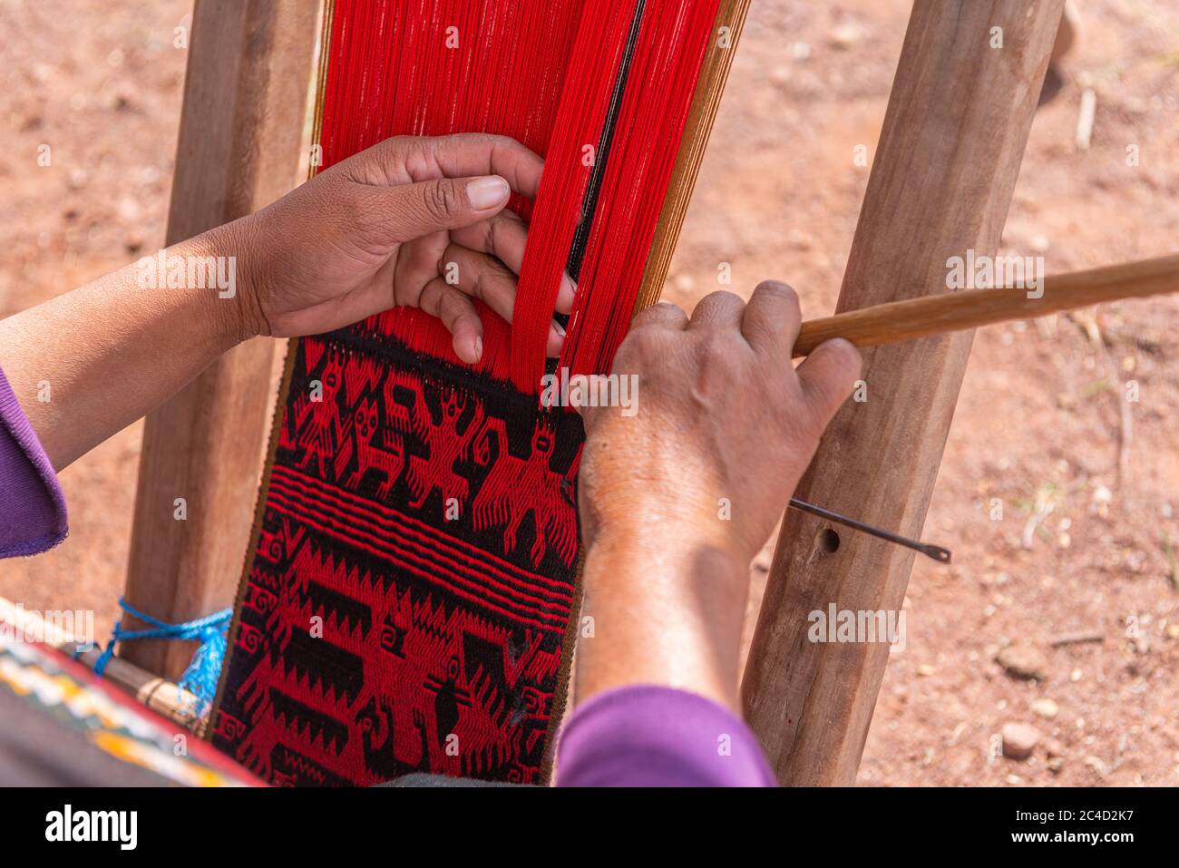 Indigenous woman tradition craft hi-res stock photography and images ...