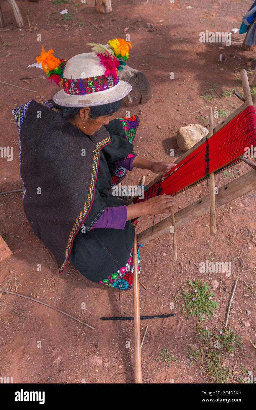 Woman loom weaver hi-res stock photography and images - Alamy
