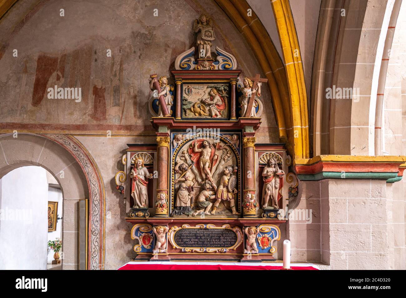 Johannesaltar im Innenraum der Stiftskirche St. Castor in Karden, Treis ...