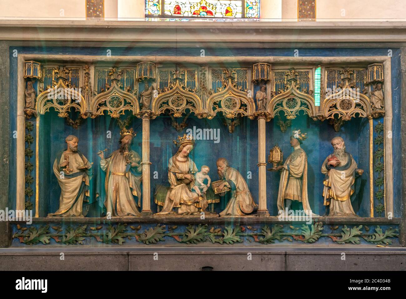 Retabel des Hochaltars im Innenraum der Stiftskirche St. Castor in ...