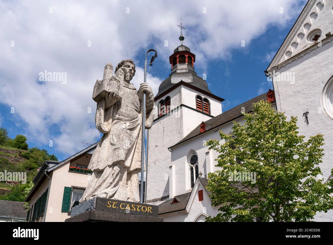 Stiftskirche und Statue St. Castor in Karden, Treis-Karden, Rheinland ...