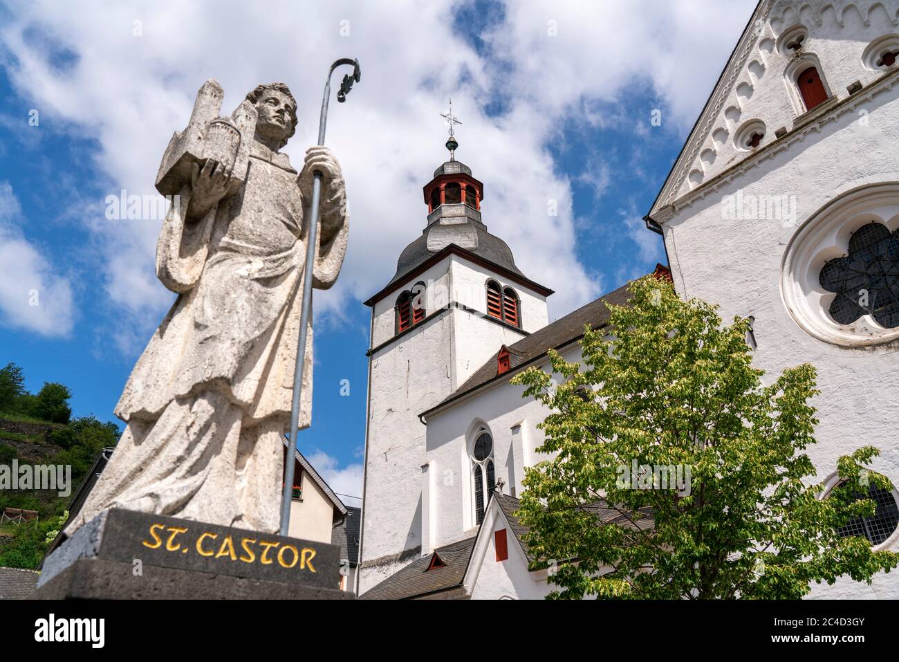 Stiftskirche und Statue St. Castor in Karden, Treis-Karden, Rheinland ...